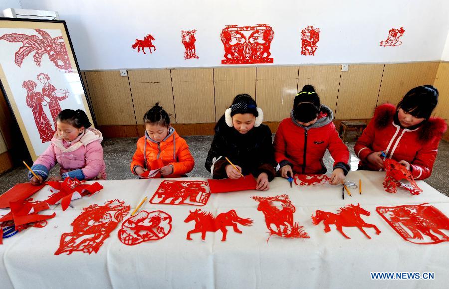 Local students make Chinese paper cuttings to celecrate Spring Festival ...