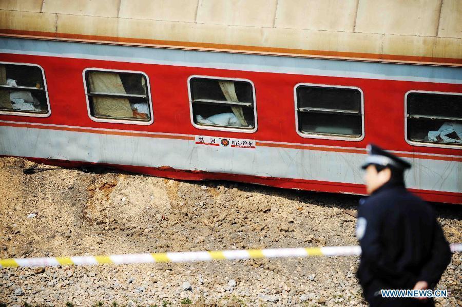 15 injured after train derails in NE China -injured,-English